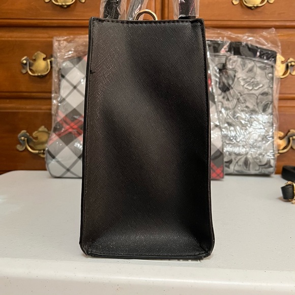 Bags | Handbagshoulder Bag With 2 Interchangeable Magnetic Covers For ...